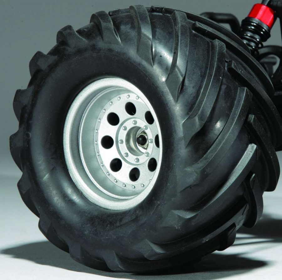 Helion Invictus 10MT RC Monster Truck Review - RC Driver