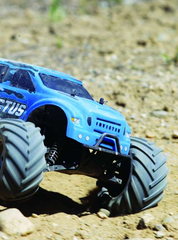 Helion-Invictus-10MT-RC-Monster-Truck-Review-6 - RC Driver