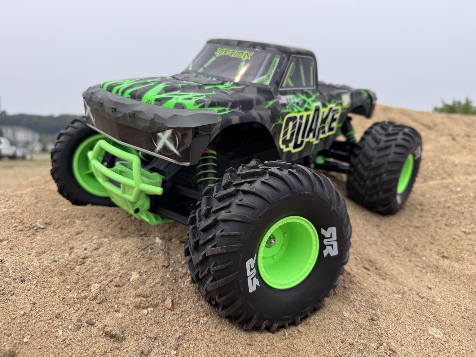Arrma Quake 223S BLX 2WD Monster Trucks - RC Driver